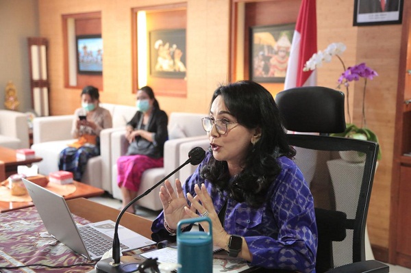Selly Mantra Menjadi Narasumber Webinar Poltekes Denpasar, Ingatkan ...